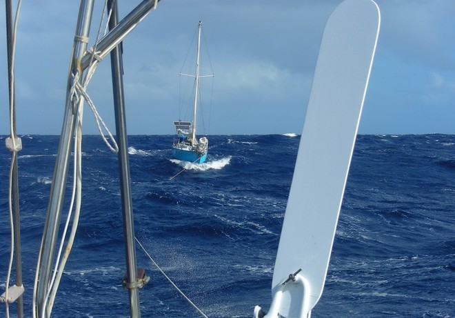 Susanne Huber Curphey + Tony Curphey, married but solo sailors at sea ...
